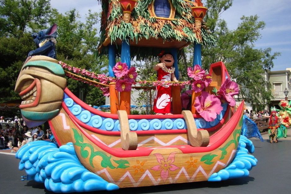 Parade float construction lantern company, parade float supplies